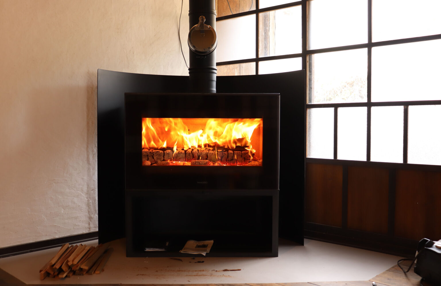 タイルもレンガも必要なし PANADERO薪ストーブに似合うシンプル炉台 | 樹杜屋ストーブ「岐阜県飛騨市」